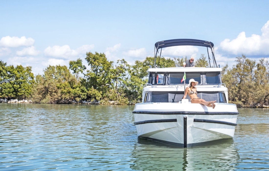 Canalboats Holidays Italy | HHI - Houseboat Holiday Italia