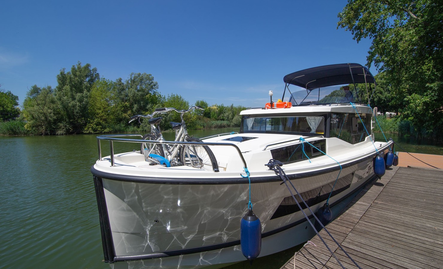 Canalboats Holidays Italy | HHI - Houseboat Holiday Italia